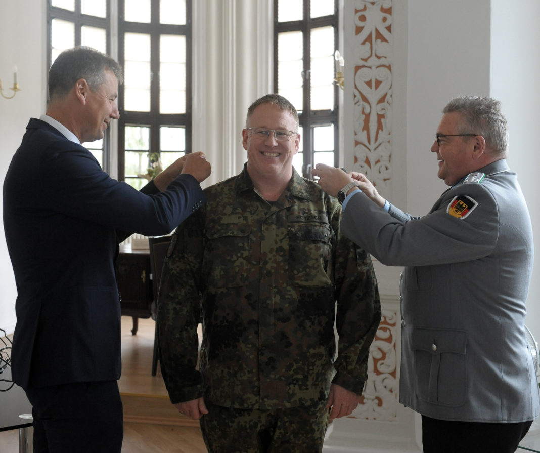 Antrittsbesuch im Landratsamt: Kommandeur Klaus-Werner Finck stellte ... Antrittsbesuch im Landratsamt: Kommandeur Klaus-Werner Finck stellte ...